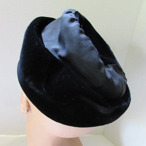 Doris Designed | Accessories | Sale Vintage Black Velvet Toque Hat ...
